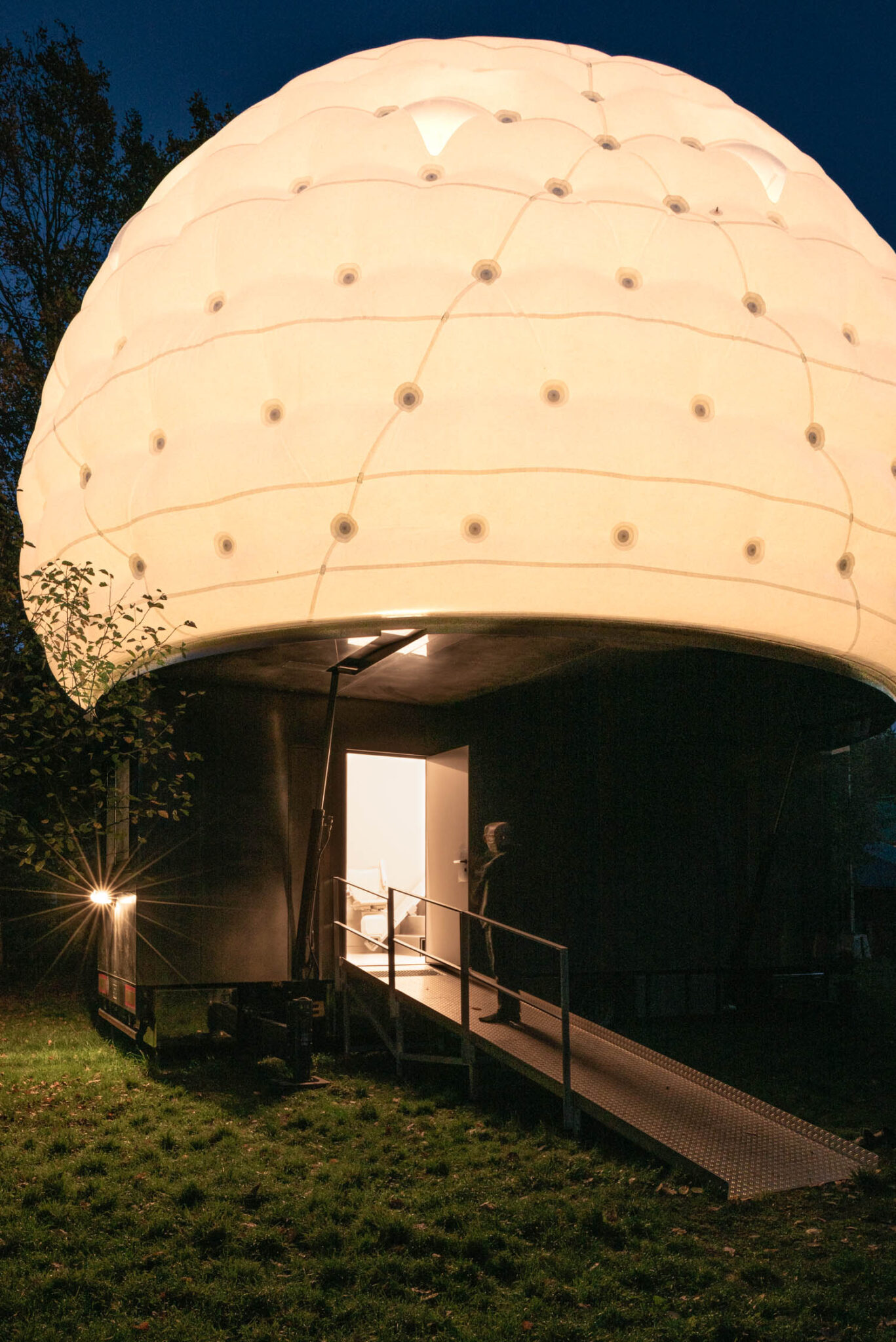 Esch 22 Space Station Mobile Sleeping Hut / 2001 TBSI - TinyHouseZine